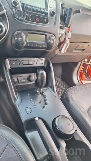 Sarkans Hyundai ix35 2010 Rīga, ar dzinēja tilpumu 2.00 L un nobraukumu 229 tūkst. km par 5199 €, foto 5 vietnē AUTOMOTO.COM.LV