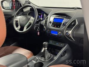 Sarkans Hyundai ix35 2010 Jūrmala, ar dzinēja tilpumu 2.00 L un nobraukumu 193 tūkst. km par 7450 €, foto 23 vietnē AUTOMOTO.COM.LV