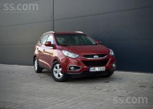 Red Hyundai ix35 2011 in Riga, with an engine capacity of 1.70 L and mileage of 247 thousand km for 5495 €, photo 5 on AUTOMOTO.COM.LV