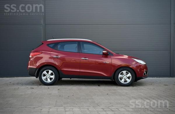 Red Hyundai ix35 2011 in Riga, with an engine capacity of 1.70 L and mileage of 247 thousand km for 5495 €, photo 5 on AUTOMOTO.COM.LV