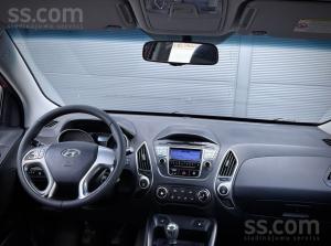 Red Hyundai ix35 2011 in Riga, with an engine capacity of 1.70 L and mileage of 247 thousand km for 5495 €, photo 8 on AUTOMOTO.COM.LV