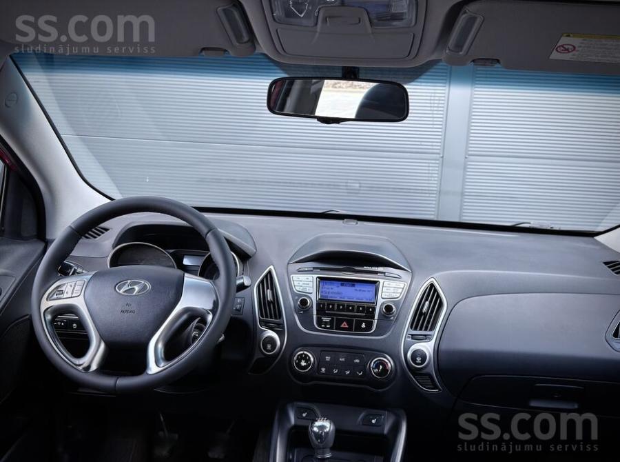Red Hyundai ix35 2011 in Riga, with an engine capacity of 1.70 L and mileage of 247 thousand km for 5495 €, photo 8 on AUTOMOTO.COM.LV