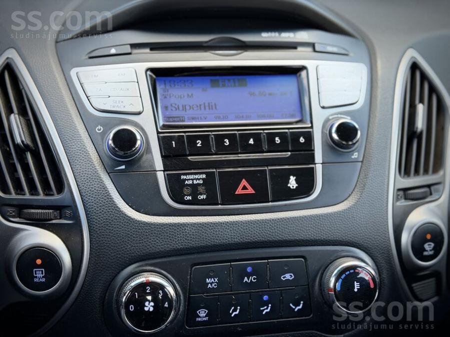 Red Hyundai ix35 2011 in Riga, with an engine capacity of 1.70 L and mileage of 247 thousand km for 5495 €, photo 11 on AUTOMOTO.COM.LV