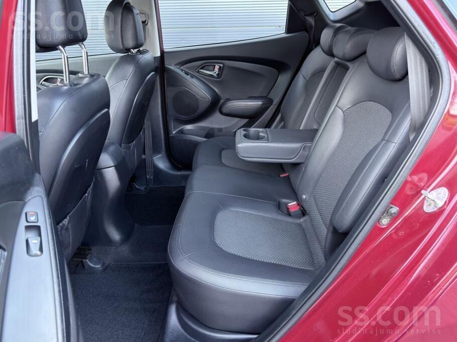 Red Hyundai ix35 2011 in Riga, with an engine capacity of 1.70 L and mileage of 247 thousand km for 5495 €, photo 18 on AUTOMOTO.COM.LV