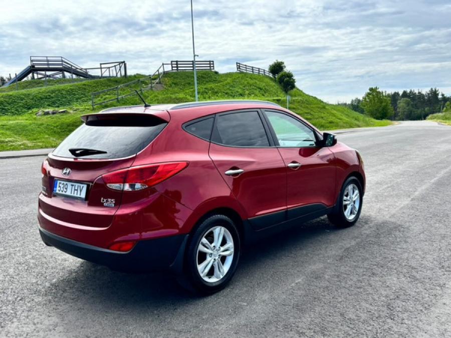 Sarkans Hyundai ix35 2011 Narva, ar dzinēja tilpumu 1.70 L un nobraukumu 207 tūkst. km par 4200 €, foto 4 vietnē AUTOMOTO.COM.LV