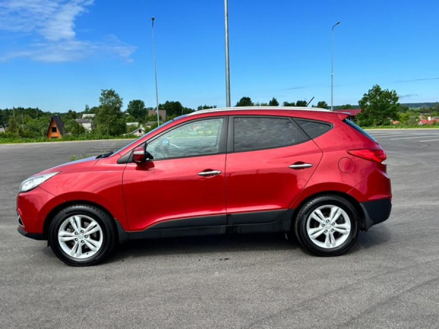 Sarkans Hyundai ix35 2011 Narva, ar dzinēja tilpumu 1.70 L un nobraukumu 207 tūkst. km par 4200 €, foto 6 vietnē AUTOMOTO.COM.LV
