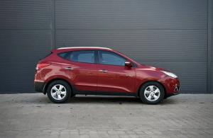 Red Hyundai ix35 2011 in Riga, with an engine capacity of 1.70 L and mileage of 247 thousand km for 5495 €, photo 6 on AUTOMOTO.COM.LV
