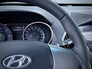 Red Hyundai ix35 2011 in Riga, with an engine capacity of 1.70 L and mileage of 247 thousand km for 5495 €, photo 10 on AUTOMOTO.COM.LV