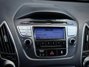 Red Hyundai ix35 2011 in Riga, with an engine capacity of 1.70 L and mileage of 247 thousand km for 5495 €, photo 13 on AUTOMOTO.COM.LV