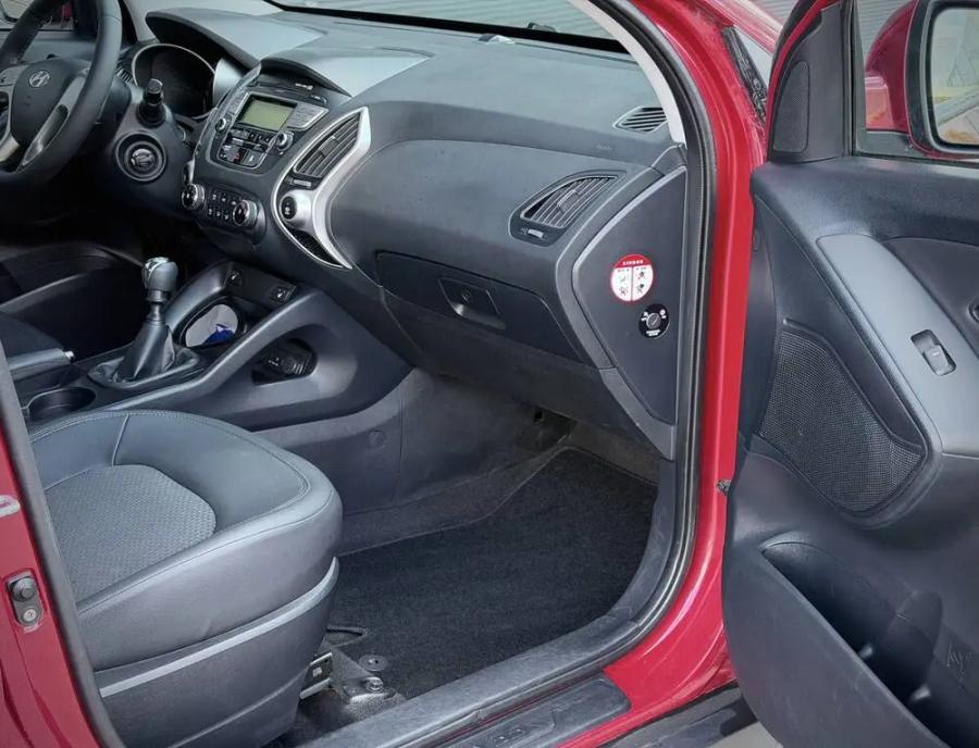 Red Hyundai ix35 2011 in Riga, with an engine capacity of 1.70 L and mileage of 247 thousand km for 5495 €, photo 20 on AUTOMOTO.COM.LV