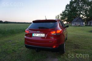 Красный Хендай их35 2011 в Рига, объемом двигателя 2.00 л и пробегом 20 тыс. км за 6500 €, фото 3 на AUTOMOTO.COM.LV