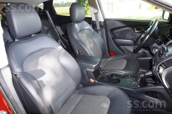 Red Hyundai ix35 2011 in Riga, with an engine capacity of 2.00 L and mileage of 231 thousand km for 6500 €, photo 10 on AUTOMOTO.COM.LV