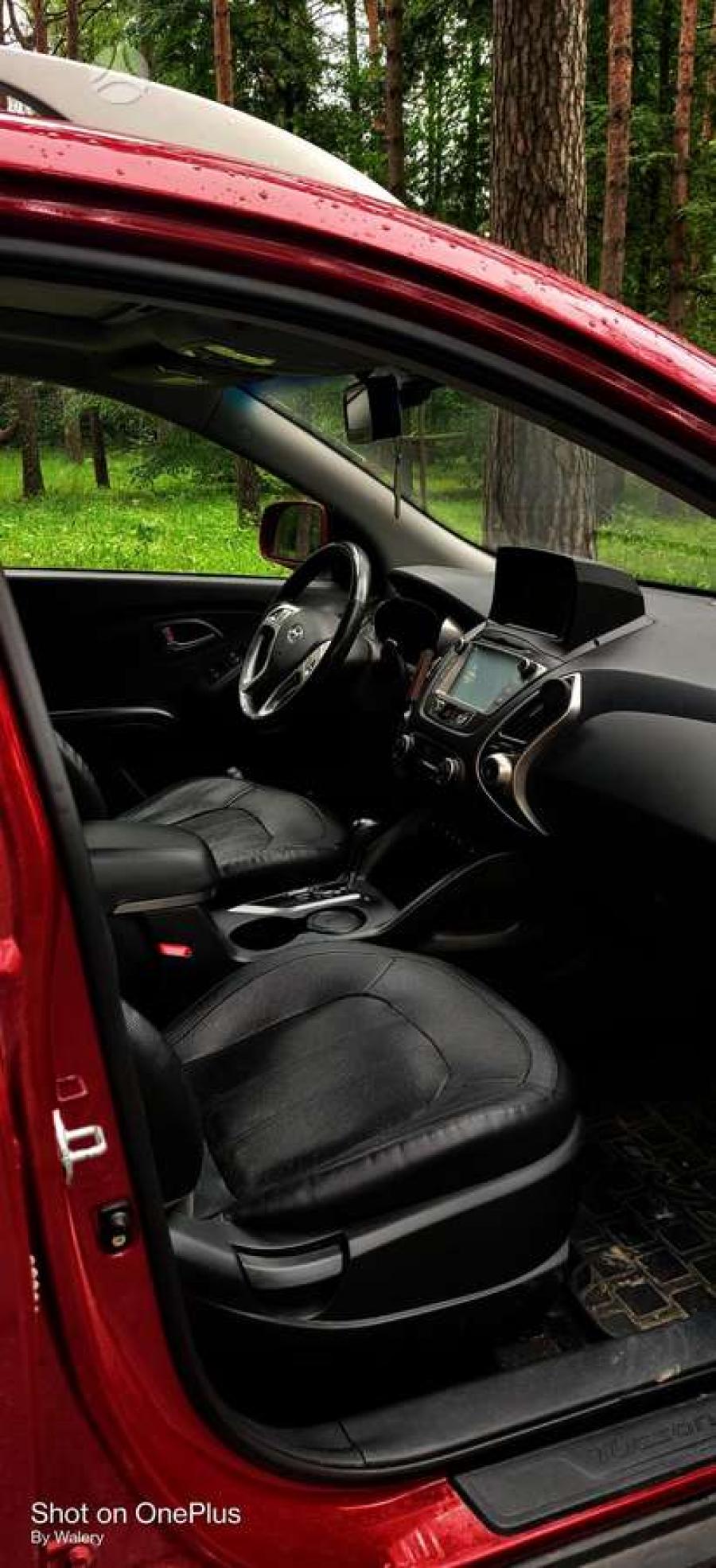 Red Hyundai ix35 2011 in Vilnius, with an engine capacity of 2.00 L and mileage of 114 thousand km for 6800 €, photo 7 on AUTOMOTO.COM.LV
