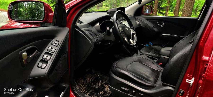 Red Hyundai ix35 2011 in Vilnius, with an engine capacity of 2.00 L and mileage of 114 thousand km for 6800 €, photo 8 on AUTOMOTO.COM.LV