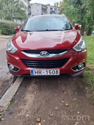 Red Hyundai ix35 2011 in Riga, with an engine capacity of 1.70 L and mileage of 248 thousand km for 4500 €, photo  on AUTOMOTO.COM.LV