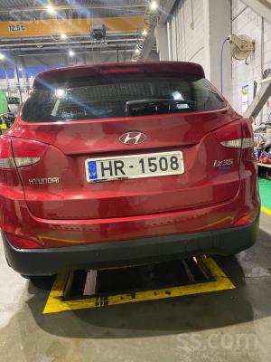 Red Hyundai ix35 2011 in Riga, with an engine capacity of 1.70 L and mileage of 248 thousand km for 4500 €, photo 4 on AUTOMOTO.COM.LV
