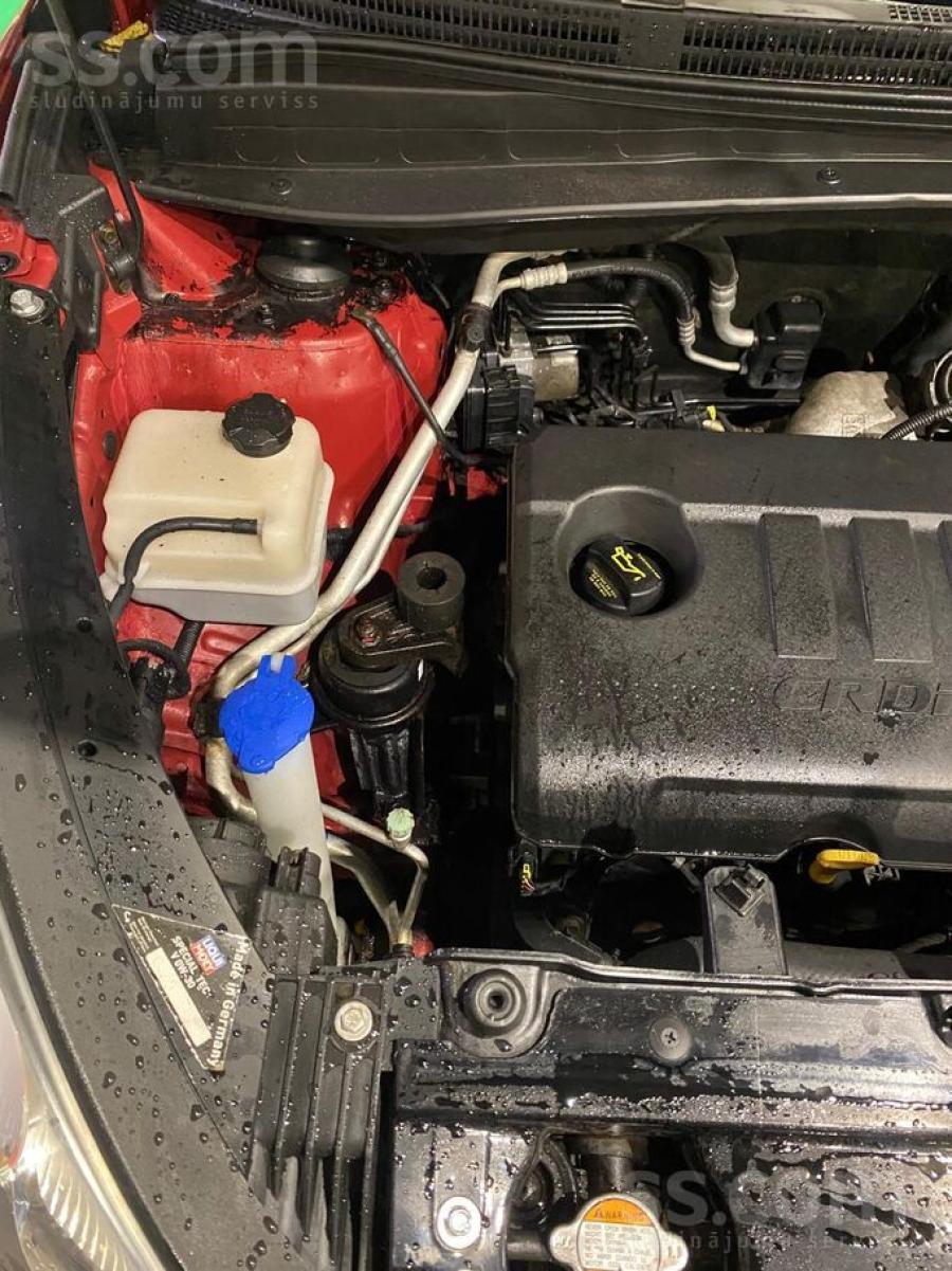 Red Hyundai ix35 2011 in Riga, with an engine capacity of 1.70 L and mileage of 248 thousand km for 4500 €, photo 14 on AUTOMOTO.COM.LV
