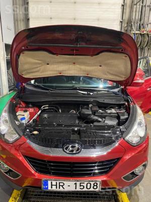 Red Hyundai ix35 2011 in Riga, with an engine capacity of 1.70 L and mileage of 248 thousand km for 4500 €, photo 19 on AUTOMOTO.COM.LV