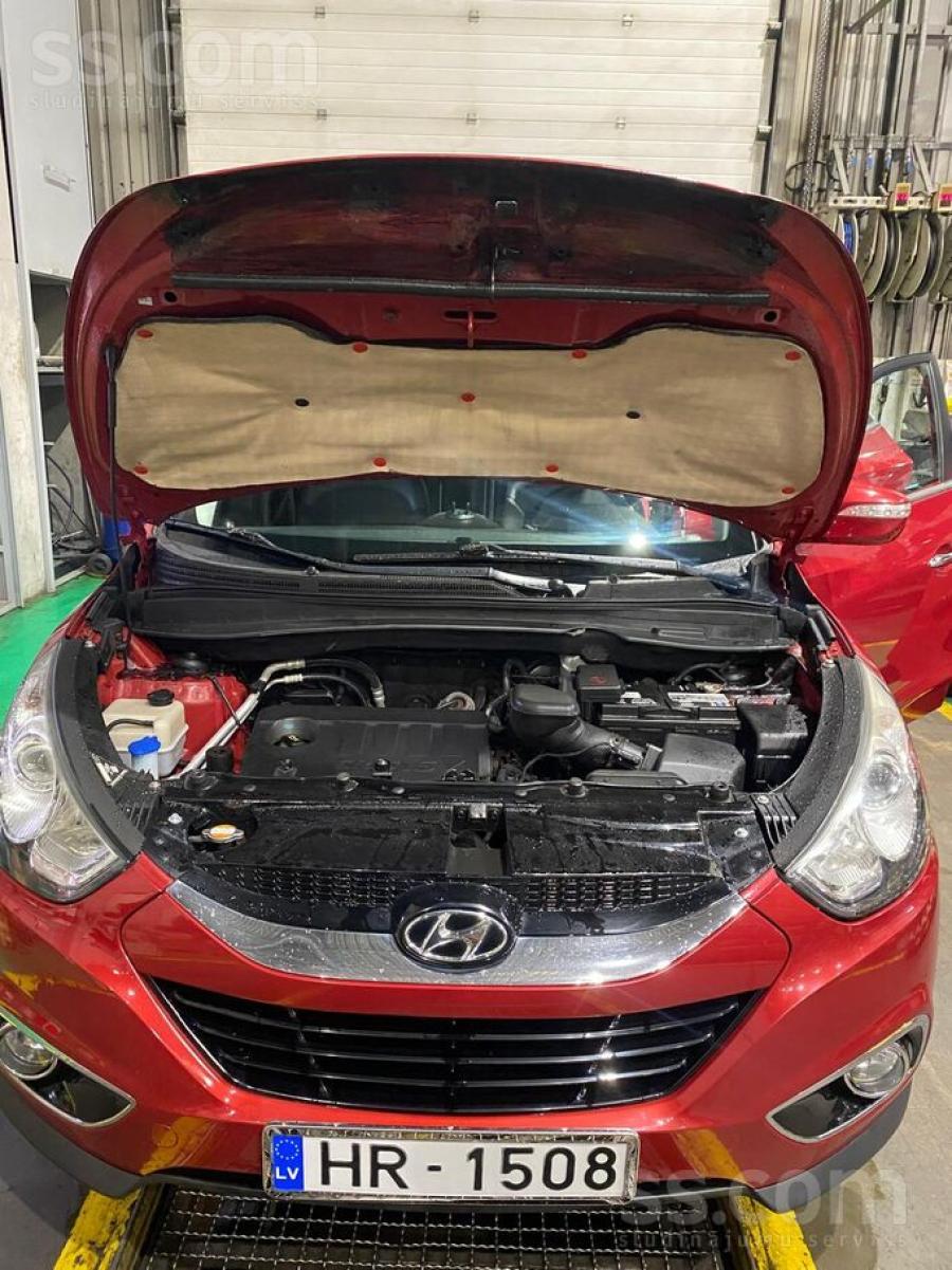 Red Hyundai ix35 2011 in Riga, with an engine capacity of 1.70 L and mileage of 248 thousand km for 4500 €, photo 19 on AUTOMOTO.COM.LV