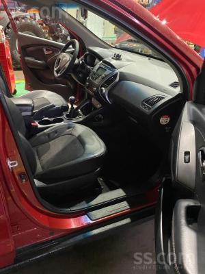 Red Hyundai ix35 2011 in Riga, with an engine capacity of 1.70 L and mileage of 248 thousand km for 4500 €, photo 20 on AUTOMOTO.COM.LV
