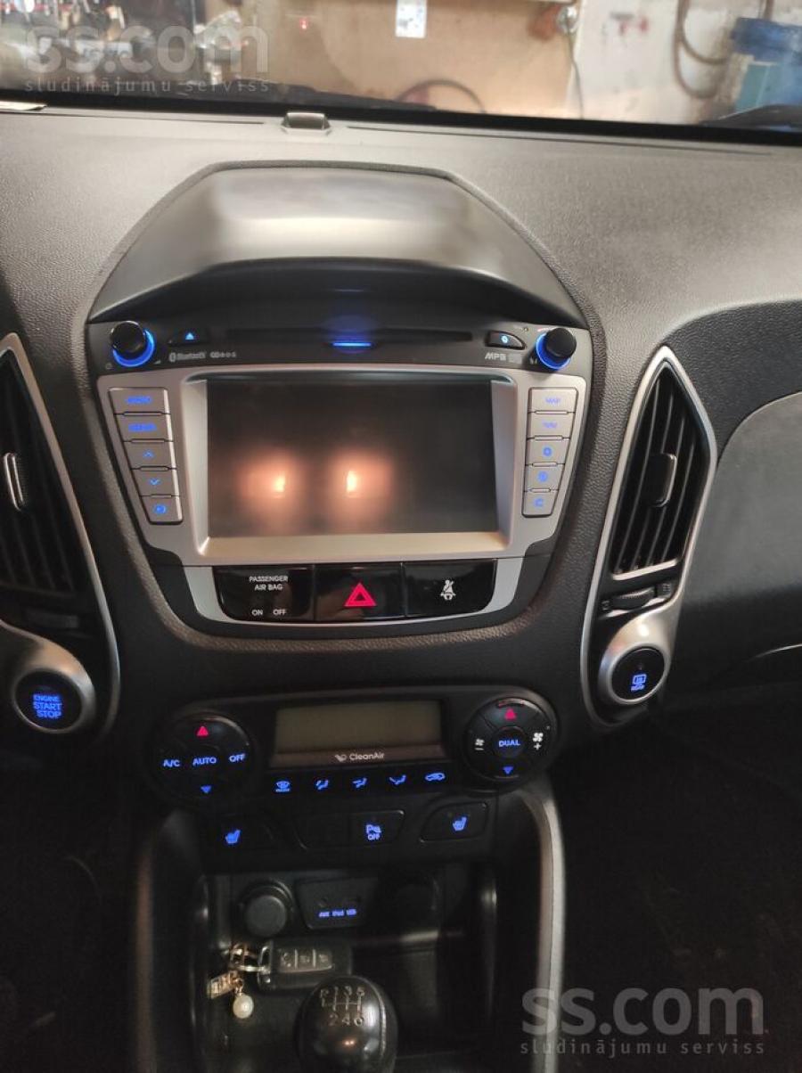 Balts Hyundai ix35 2010 Rēzekne, ar dzinēja tilpumu 2.00 L un nobraukumu 235 tūkst. km par 6050 €, foto 19 vietnē AUTOMOTO.COM.LV