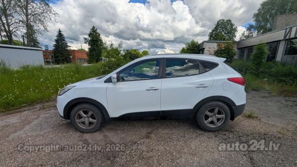 Balts Hyundai ix35 2010 Mustvē, ar dzinēja tilpumu 2.00 L un nobraukumu 320 tūkst. km par 4999 €, foto 2 vietnē AUTOMOTO.COM.LV
