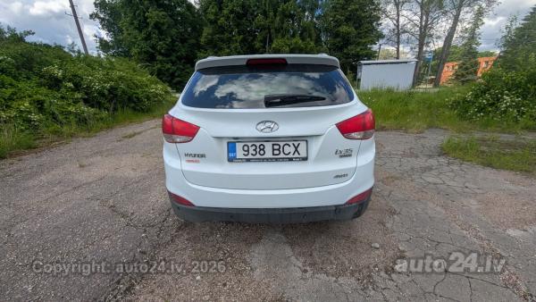 Balts Hyundai ix35 2010 Mustvē, ar dzinēja tilpumu 2.00 L un nobraukumu 320 tūkst. km par 4999 €, foto 4 vietnē AUTOMOTO.COM.LV