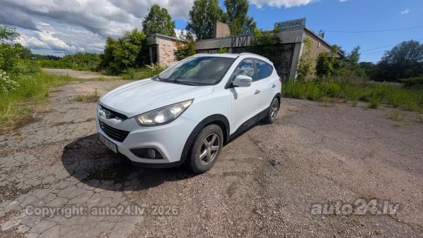 Balts Hyundai ix35 2010 Mustvē, ar dzinēja tilpumu 2.00 L un nobraukumu 320 tūkst. km par 4999 €, foto 8 vietnē AUTOMOTO.COM.LV