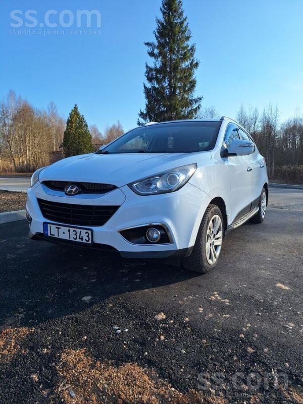 Balts Hyundai ix35 2010 Daugavpils, ar dzinēja tilpumu 2.00 L un nobraukumu 202 tūkst. km par 4700 €, foto 1 vietnē AUTOMOTO.COM.LV