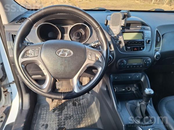 Balts Hyundai ix35 2010 Daugavpils, ar dzinēja tilpumu 2.00 L un nobraukumu 202 tūkst. km par 4700 €, foto 6 vietnē AUTOMOTO.COM.LV
