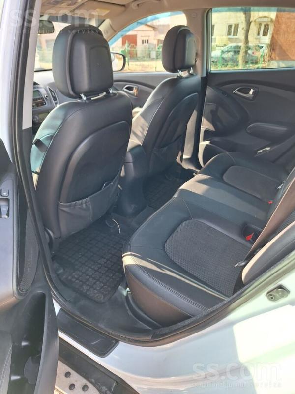 Balts Hyundai ix35 2010 Daugavpils, ar dzinēja tilpumu 2.00 L un nobraukumu 202 tūkst. km par 4700 €, foto 8 vietnē AUTOMOTO.COM.LV