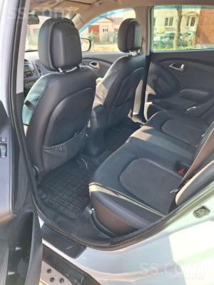 White Hyundai ix35 2010 in Daugavpils, with an engine capacity of 2.00 L and mileage of 202 thousand km for 4700 €, photo 9 on AUTOMOTO.COM.LV