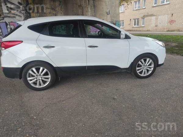Balts Hyundai ix35 2010 Rēzekne, ar dzinēja tilpumu 2.00 L un nobraukumu 235 tūkst. km par 6050 €, foto 8 vietnē AUTOMOTO.COM.LV
