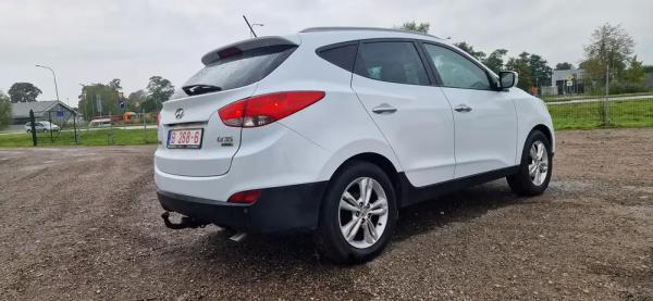 White Hyundai ix35 2010 in Daugavpils, with an engine capacity of 1.70 L and mileage of 259 thousand km for 5750 €, photo 5 on AUTOMOTO.COM.LV