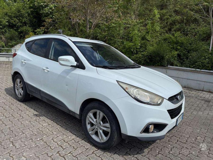 Balts Hyundai ix35 2010 Šauļi, ar dzinēja tilpumu 1.69 L un nobraukumu 150 tūkst. km par 4450 €, foto 4 vietnē AUTOMOTO.COM.LV