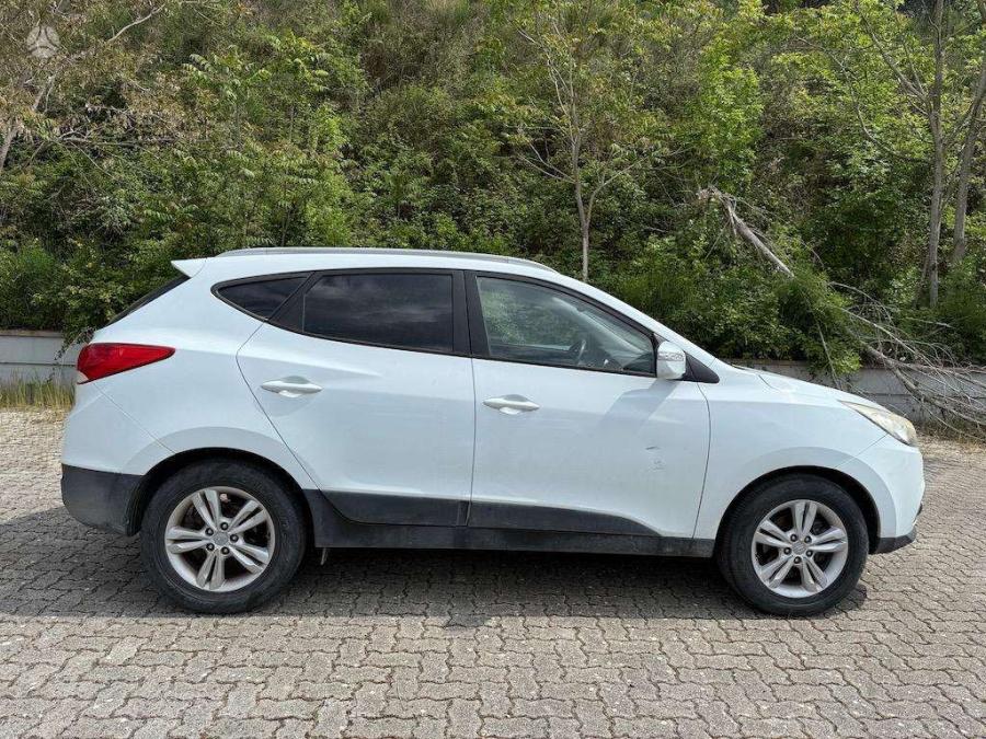 Balts Hyundai ix35 2010 Šauļi, ar dzinēja tilpumu 1.69 L un nobraukumu 150 tūkst. km par 4450 €, foto 5 vietnē AUTOMOTO.COM.LV