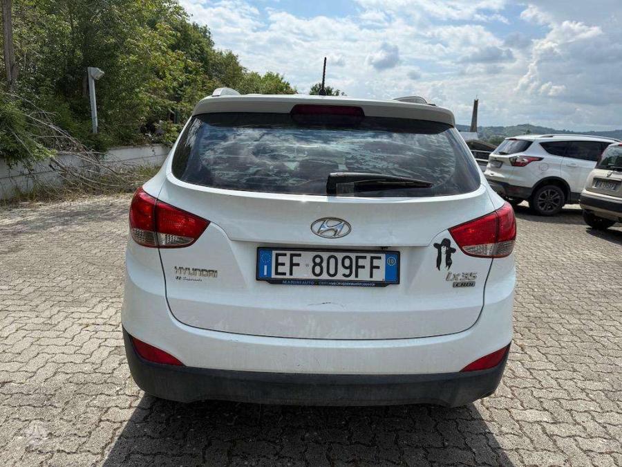 Balts Hyundai ix35 2010 Šauļi, ar dzinēja tilpumu 1.69 L un nobraukumu 150 tūkst. km par 4450 €, foto 7 vietnē AUTOMOTO.COM.LV