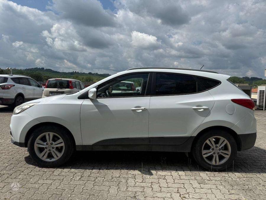 Balts Hyundai ix35 2010 Šauļi, ar dzinēja tilpumu 1.69 L un nobraukumu 150 tūkst. km par 4450 €, foto 9 vietnē AUTOMOTO.COM.LV