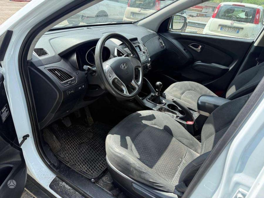 Balts Hyundai ix35 2010 Šauļi, ar dzinēja tilpumu 1.69 L un nobraukumu 150 tūkst. km par 4450 €, foto 10 vietnē AUTOMOTO.COM.LV