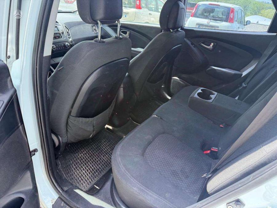 Balts Hyundai ix35 2010 Šauļi, ar dzinēja tilpumu 1.69 L un nobraukumu 150 tūkst. km par 4450 €, foto 12 vietnē AUTOMOTO.COM.LV