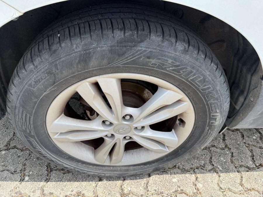 Balts Hyundai ix35 2010 Šauļi, ar dzinēja tilpumu 1.69 L un nobraukumu 150 tūkst. km par 4450 €, foto 16 vietnē AUTOMOTO.COM.LV