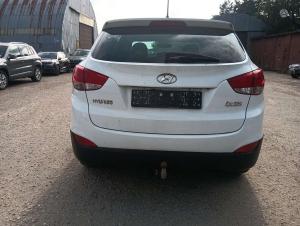 White Hyundai ix35 2010 in Utena, with an engine capacity of 2.00 L and mileage of 237 thousand km for 3950 €, photo 7 on AUTOMOTO.COM.LV
