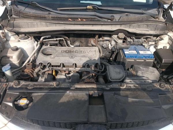 White Hyundai ix35 2010 in Utena, with an engine capacity of 2.00 L and mileage of 237 thousand km for 3950 €, photo 9 on AUTOMOTO.COM.LV