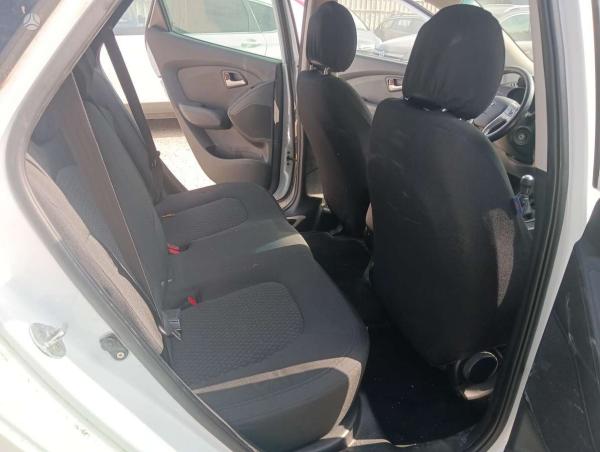 White Hyundai ix35 2010 in Utena, with an engine capacity of 2.00 L and mileage of 237 thousand km for 3950 €, photo 10 on AUTOMOTO.COM.LV