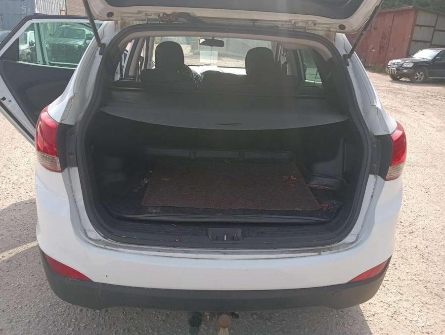 White Hyundai ix35 2010 in Utena, with an engine capacity of 2.00 L and mileage of 237 thousand km for 3950 €, photo 14 on AUTOMOTO.COM.LV