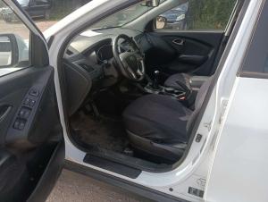 White Hyundai ix35 2010 in Utena, with an engine capacity of 2.00 L and mileage of 237 thousand km for 3950 €, photo 15 on AUTOMOTO.COM.LV