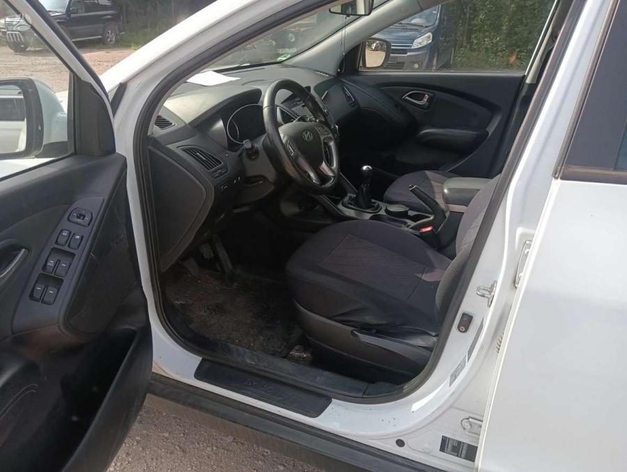 White Hyundai ix35 2010 in Utena, with an engine capacity of 2.00 L and mileage of 237 thousand km for 3950 €, photo 15 on AUTOMOTO.COM.LV