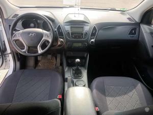 White Hyundai ix35 2010 in Utena, with an engine capacity of 2.00 L and mileage of 237 thousand km for 3950 €, photo 16 on AUTOMOTO.COM.LV