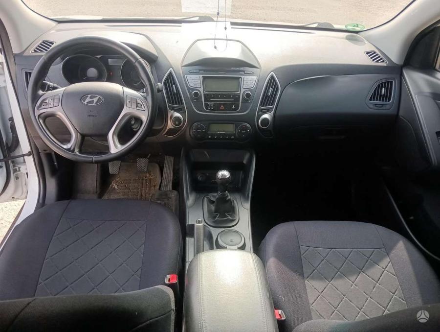 White Hyundai ix35 2010 in Utena, with an engine capacity of 2.00 L and mileage of 237 thousand km for 3950 €, photo 16 on AUTOMOTO.COM.LV