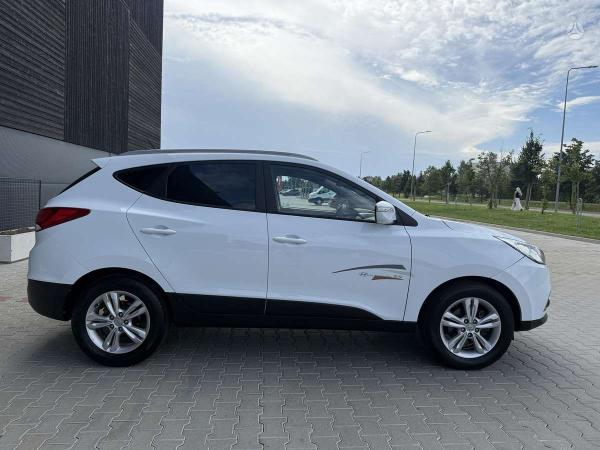 Balts Hyundai ix35 2010 Šauļi, ar dzinēja tilpumu 1.69 L un nobraukumu 150 tūkst. km par 4650 €, foto 4 vietnē AUTOMOTO.COM.LV
